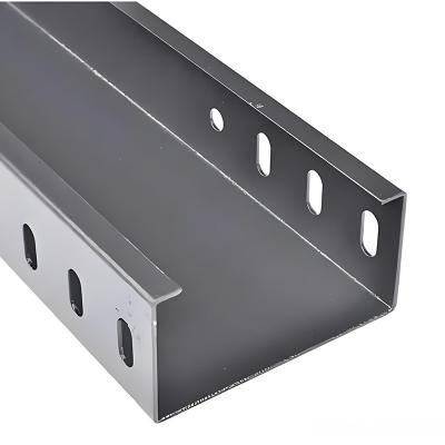 Cina Personalizzazione Altezza Galvanizzato Acciaio Cable Tray Slotted con alta resistenza alla corrosione e acciaio in vendita