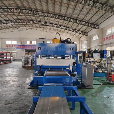 China Dimensioni diverse in una linea di produzione di vassoi per cavi pre-galvanizzati for sale