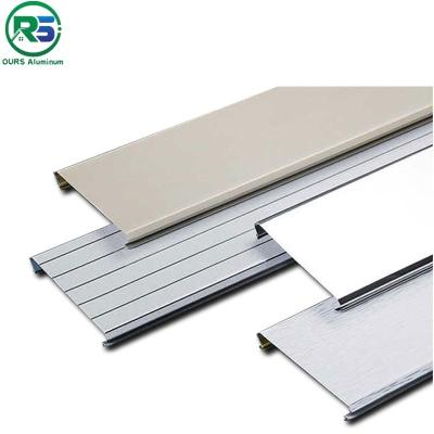 Cina C300 ha sospeso il pannello per soffitti di alluminio della striscia ha smussato il rivestimento bianco della polvere del bordo in vendita