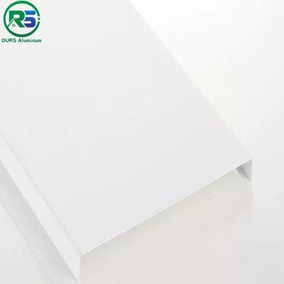 中国 屋内装飾のアルミニウム ストリップの天井板の斜めの端Eco友好的な200mm 販売のため