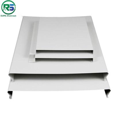 Cina La polvere bianca ha ricoperto 15mm che il soffitto di alluminio H della striscia ha modellato il soffitto della lamiera sottile in vendita