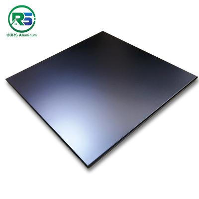 Cina Il soffitto sospeso nero del metallo piastrella il rivestimento 600mm*1200mm di Pvdf in vendita