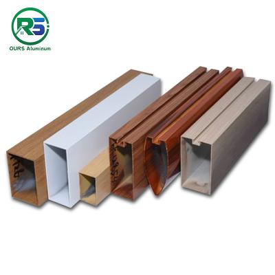 Cina Le strisce di metallo multicolori decorative del controsoffitto piastrellano il soffitto quadrato a prova di fuoco della banda a tubo in vendita