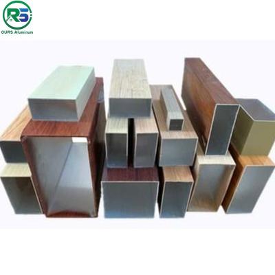 Cina alluminio dell'interno lineare del metallo del controsoffitto della striscia falsa di 0.7mm che sviluppa materiale decorativo in vendita