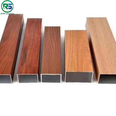 Cina alluminio dell'interno lineare del metallo del controsoffitto della striscia falsa di 0.7mm che sviluppa materiale decorativo in vendita