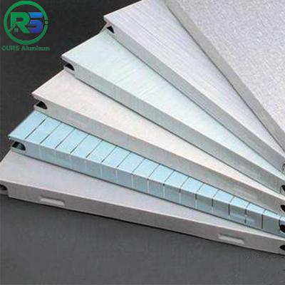 Cina Il soffitto di alluminio artistico del fono assorbente dello SGS del CE piastrella i pannelli per soffitti di alluminio perforati unici in vendita