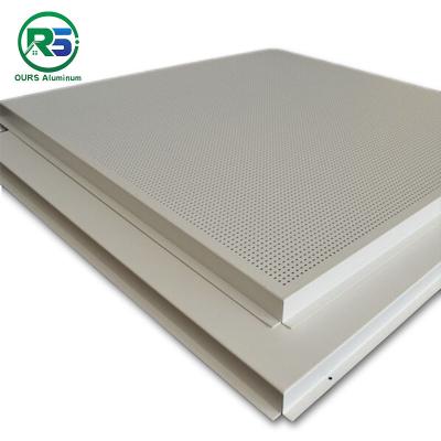 Cina Il risiedere perforato nell'alluminio bianco delle mattonelle del soffitto del metallo ha sospeso 600mmx600mm in vendita