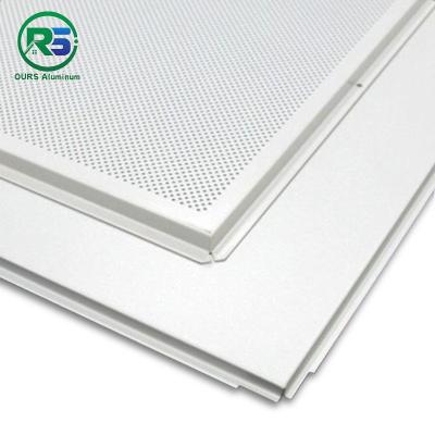Cina Il risiedere perforato nell'alluminio bianco delle mattonelle del soffitto del metallo ha sospeso 600mmx600mm in vendita