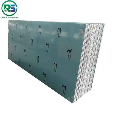 Cina 8mm Thickness Clip In Metal Ceiling Aluminum Wall Panels Architectural Suspended Fireproof in vendita