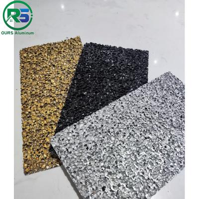 中国 8mm Thickness Clip In Metal Ceiling Aluminum Wall Panels Architectural Suspended Fireproof 販売のため