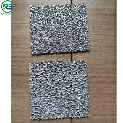 中国 8mm Thickness Clip In Metal Ceiling Aluminum Wall Panels Architectural Suspended Fireproof 販売のため