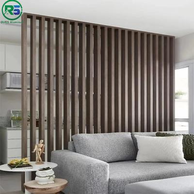 中国 Decorative Multicolor Aluminium Strip Ceiling Tile Fireproof 1.2mm 販売のため