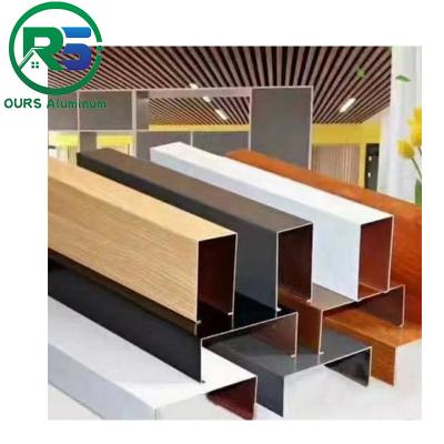 China Environmental Friendly Linear Suspended Metal Ceiling 0.9mm White Aluminum Ceiling Te koop