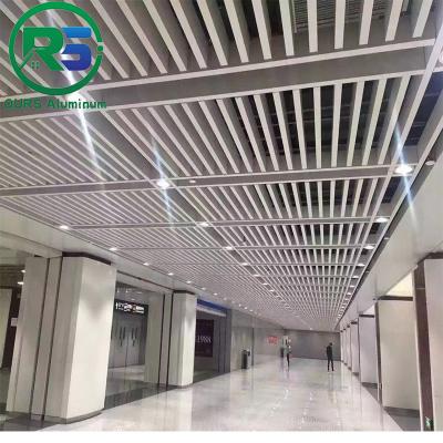China Environmental Friendly Linear Suspended Metal Ceiling 0.9mm White Aluminum Ceiling Te koop