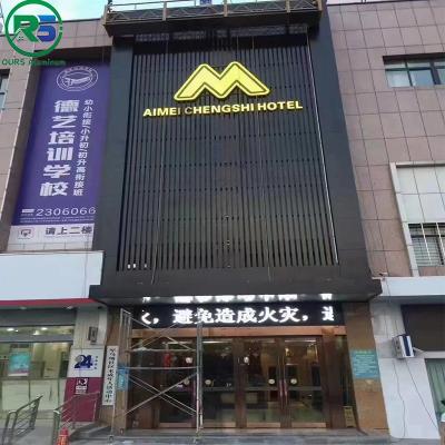 China Environmental Friendly Linear Suspended Metal Ceiling 0.9mm White Aluminum Ceiling Te koop