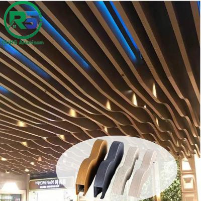 Cina Coating Linear Suspended Metal Ceiling Wooden Colour Aluminium Baffle Ceiling in vendita