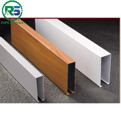 中国 Square Tube Linear Suspended Metal Ceiling For Decoration Fireproof 販売のため