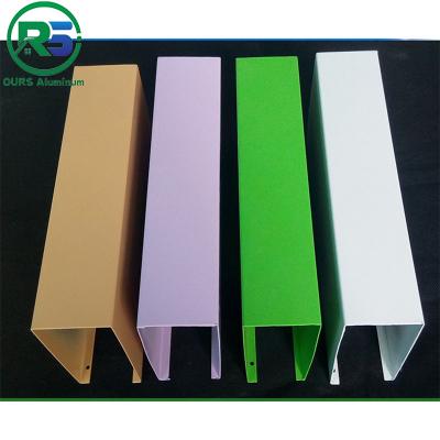 中国 Square Tube Linear Suspended Metal Ceiling For Decoration Fireproof 販売のため