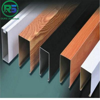中国 Square Tube Linear Suspended Metal Ceiling For Decoration Fireproof 販売のため