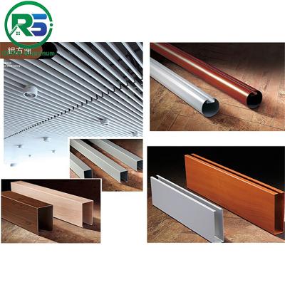 中国 Square Tube Linear Suspended Metal Ceiling For Decoration Fireproof 販売のため