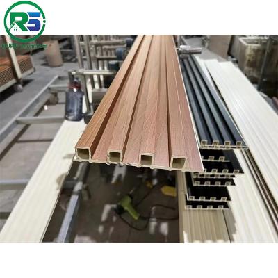 China Milieuvriendelijk lineair metalen plafond met 0,9 mm wit aluminium plafond Te koop