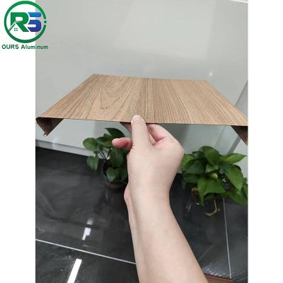 Cina soffitto in strisce di alluminio di 15 mm rivestito in polvere bianca in vendita