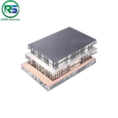 Cina 10mm Aluminum Honeycomb Panel Wood Grain Acoustic Filling Wooden Panel 800*800*2.0MM in vendita