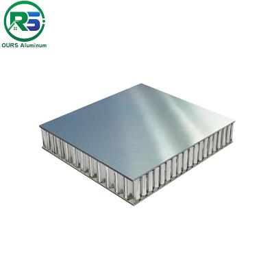 Cina 10mm Aluminum Honeycomb Panel Wood Grain Acoustic Filling Wooden Panel 4x8 in vendita