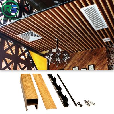 Cina Environmental Friendly Linear Suspended Metal Ceiling 0.9mm White Aluminum Ceiling in vendita