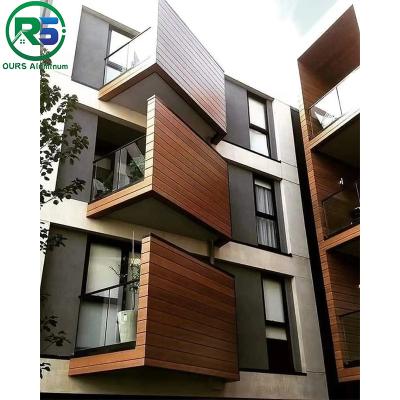 Cina External Commercial Aluminum Art Deco Metal Panels Screen Blue Sky Metal Wall Tiles in vendita