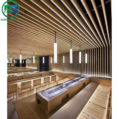 China Environmental Friendly Linear Suspended Metal Ceiling 0.9mm White Aluminum Ceiling Te koop