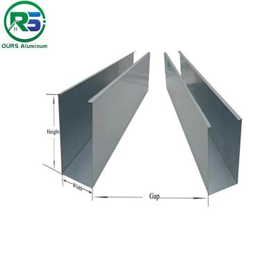 China Environmental Friendly Linear Suspended Metal Ceiling 0.9mm White Aluminum Ceiling Te koop