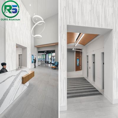 Cina 10mm Aluminum Honeycomb Panel Wood Grain Acoustic Filling Wooden Panel 4x8 in vendita