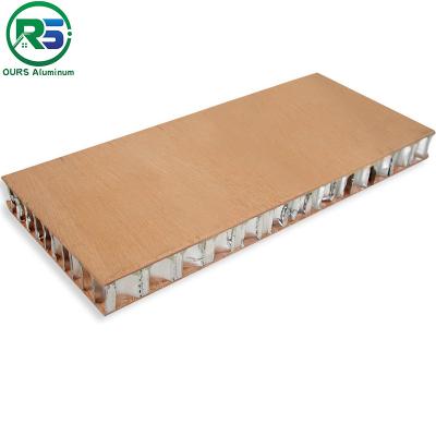 Cina Fireproof Interior Wall Aluminum Honeycomb Panels 4x8 Aluminium Architectural Tiles Tegular in vendita