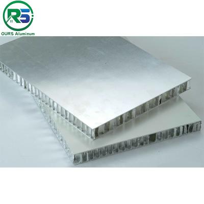 Cina Fireproof Interior Wall Aluminum Honeycomb Panels 4x8 Aluminium Architectural Tiles Tegular in vendita