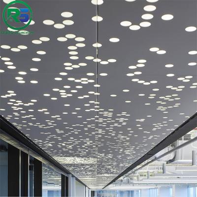 Cina External Commercial Aluminum Art Deco Metal Panels Screen Blue Sky Metal Wall Tiles in vendita