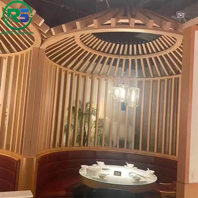 China Environmental Friendly Linear Suspended Metal Ceiling 0.9mm White Aluminum Ceiling Te koop