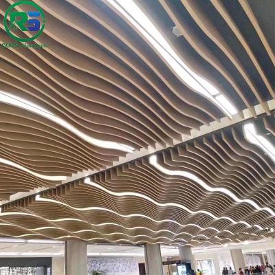 China Environmental Friendly Linear Suspended Metal Ceiling 0.9mm White Aluminum Ceiling Te koop