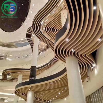 China Environmental Friendly Linear Suspended Metal Ceiling 0.9mm White Aluminum Ceiling Te koop