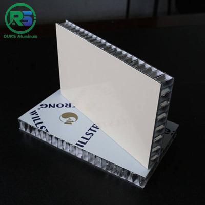 Cina Pareti interne ignifughe pannelli in nido di miele in alluminio piastrelle architettoniche in alluminio 4x8 Tegular in vendita