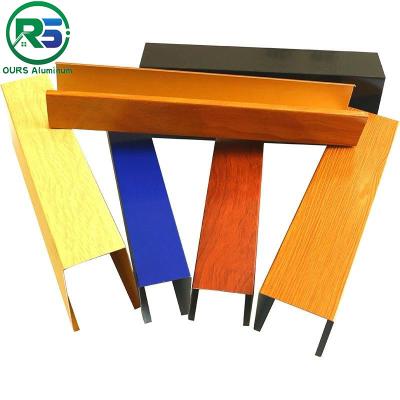China Environmental Friendly Linear Suspended Metal Ceiling 0.9mm White Aluminum Ceiling à venda