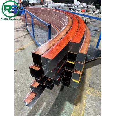 China Tecto de metal suspenso linear e ecológico de 0,9 mm Tecto de alumínio branco à venda