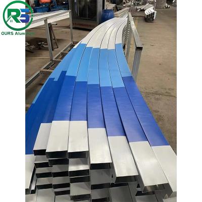 China Tecto de metal suspenso linear e ecológico de 0,9 mm Tecto de alumínio branco à venda