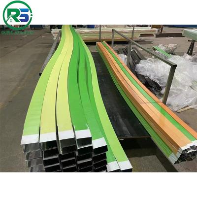China Tecto de metal suspenso linear e ecológico de 0,9 mm Tecto de alumínio branco à venda