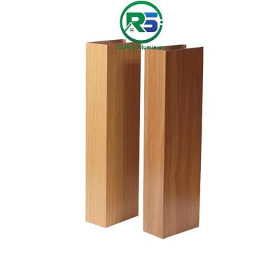 中国 Environmental Friendly Linear Suspended Metal Ceiling 0.8mm White Aluminum Ceiling 販売のため