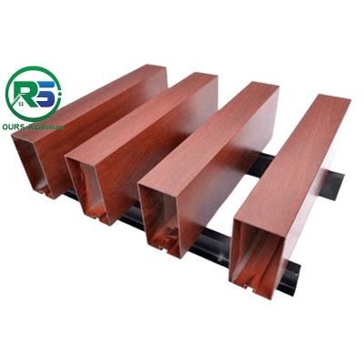 中国 Environmental Friendly Linear Suspended Metal Ceiling 0.8mm White Aluminum Ceiling 販売のため