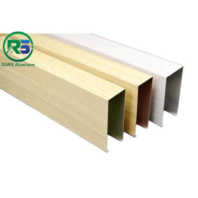 中国 Environmental Friendly Linear Suspended Metal Ceiling 0.8mm White Aluminum Ceiling 販売のため