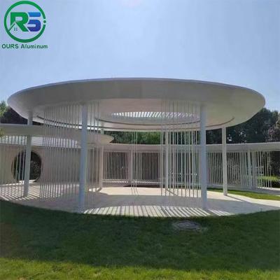 China Aluminium wandpanelen 0,6-3,5 mm Dikte in wijnrood voor veelzijdige bescherming en verstelbare zichthoogte Te koop
