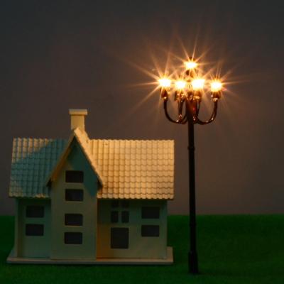Cina Luce miniatura luminosa del palo della luce del modello della via di T52 6V 7cm per la disposizione del treno in vendita