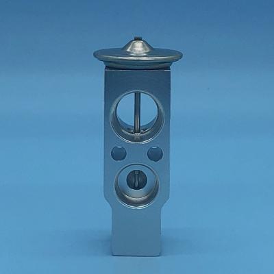Cina 51515A0460 Valvola di espansione automatica AC per SUZUKI SWIFT EVERY in vendita